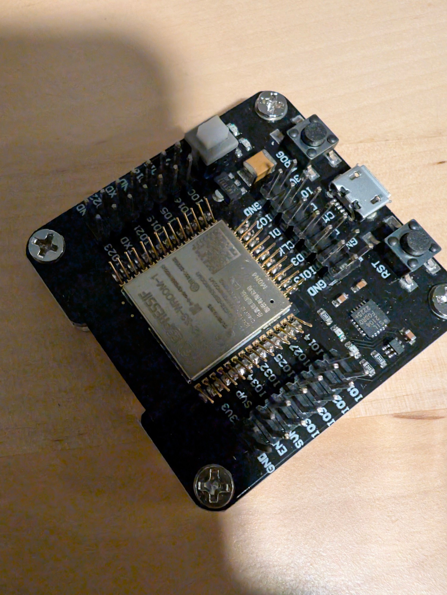 Testing Esp32-S2 Minis · PRATERMADE